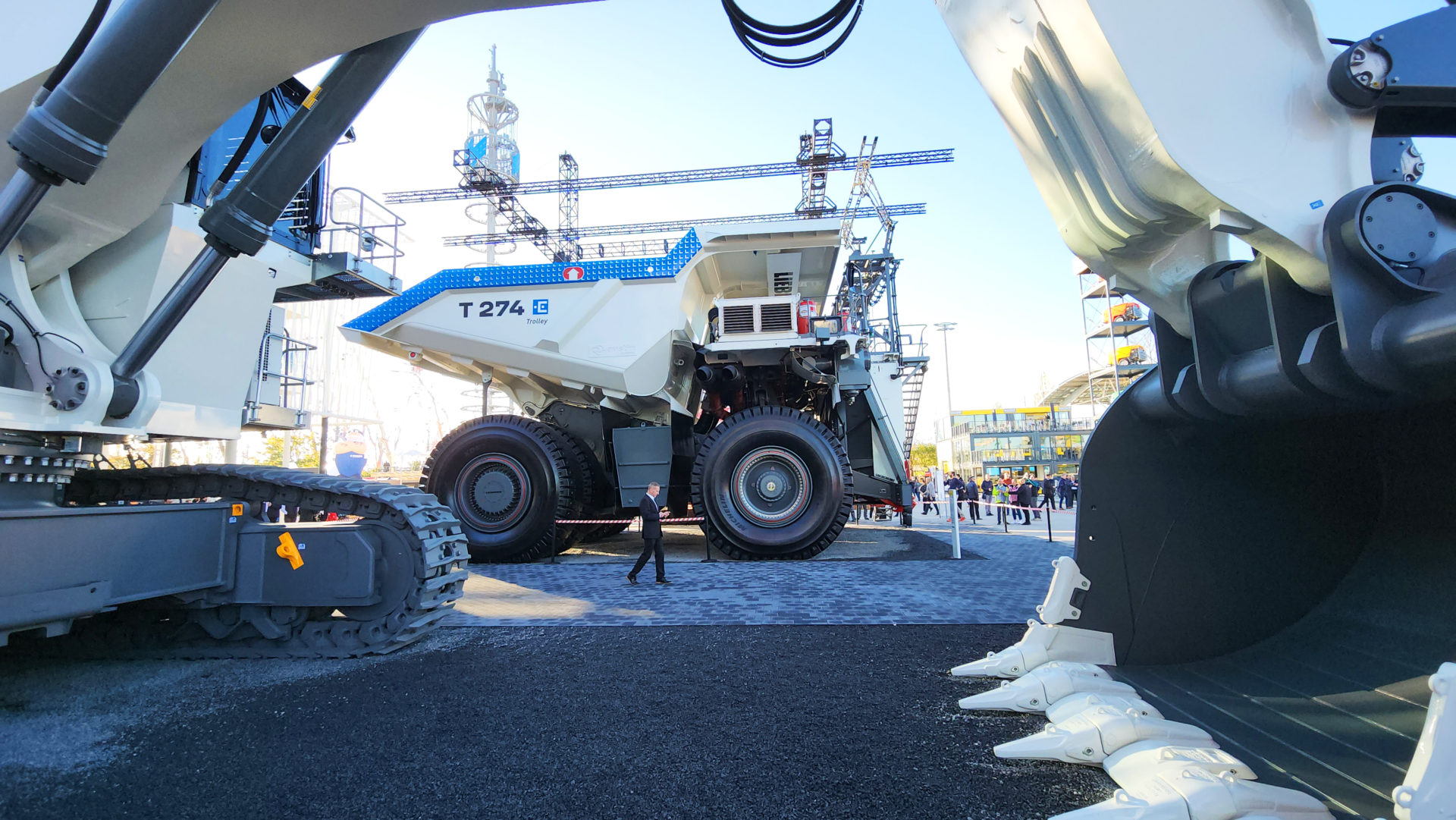 Bauma 2022 - Liebherr Minería: Excavadora R9300 y Camión T274